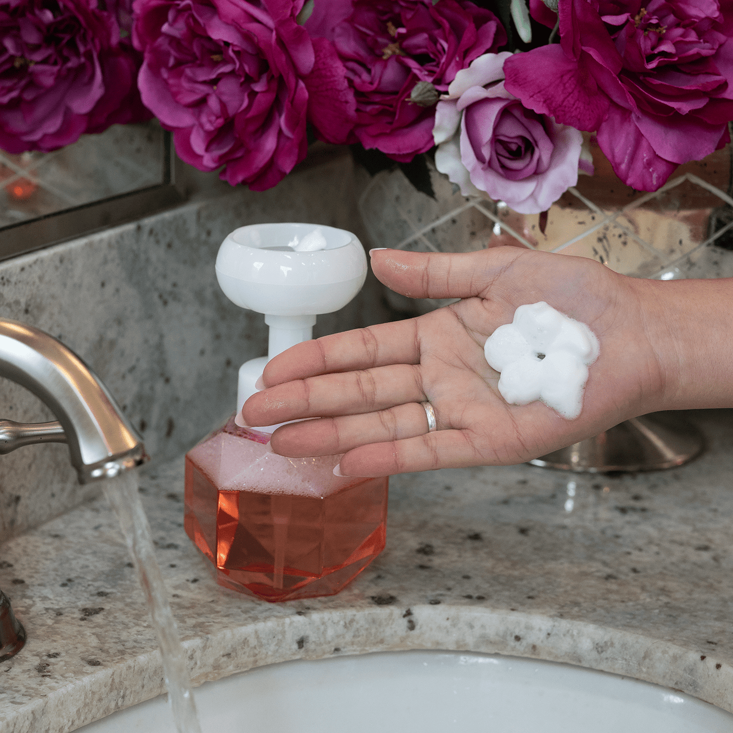 Flower Stamp Foaming Hand Soap Jasmine Tea – Camille Beckman